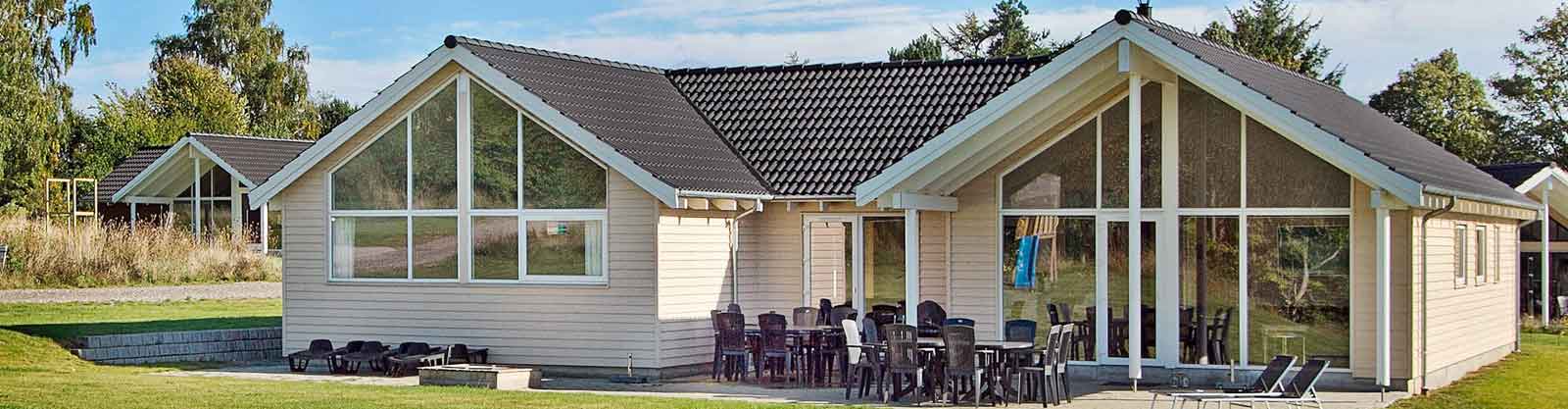Luksus sommerhus | Søg efter sommerhuse med pool og havudsigt | DanCenter